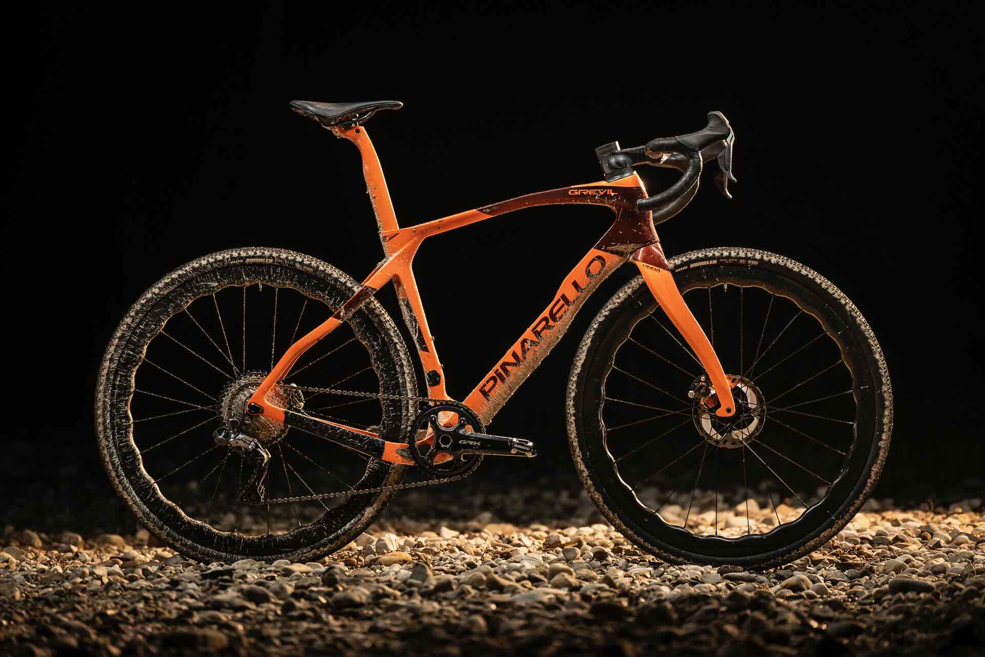 Pinarello Grevil F, la gravel da gara cambia colore - 4ActionSport