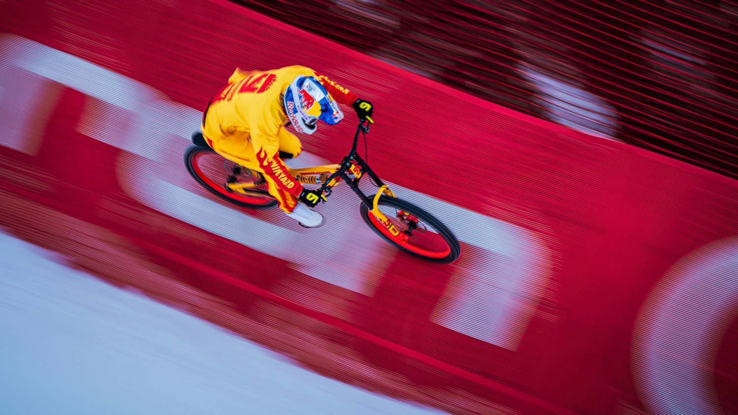 Video: Fabio Wibmer si fa la Streif di Kitzbühel in mountain bike ...